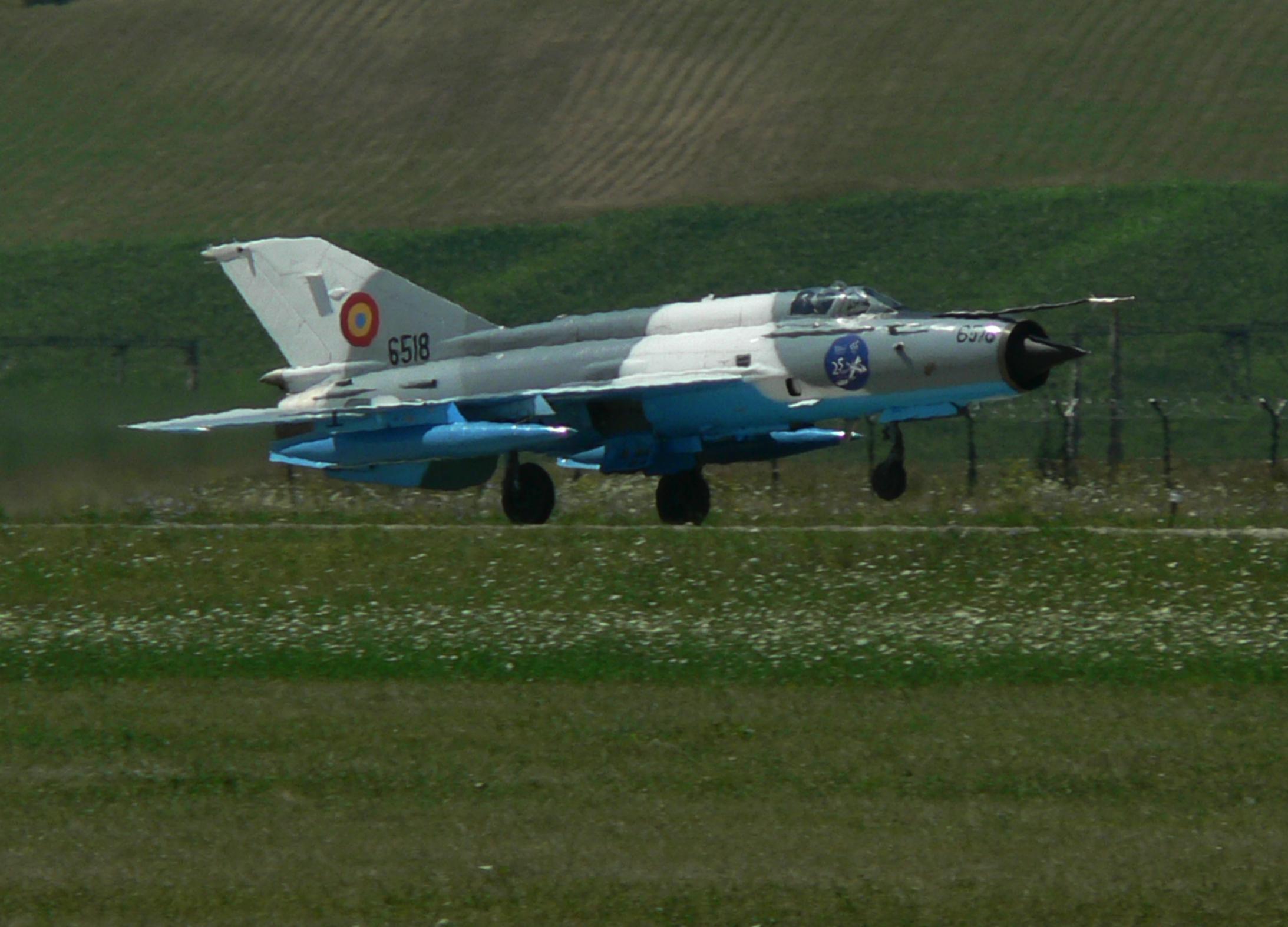 Supersonic fighter jets all over the world - MiG-21 - iNEWS