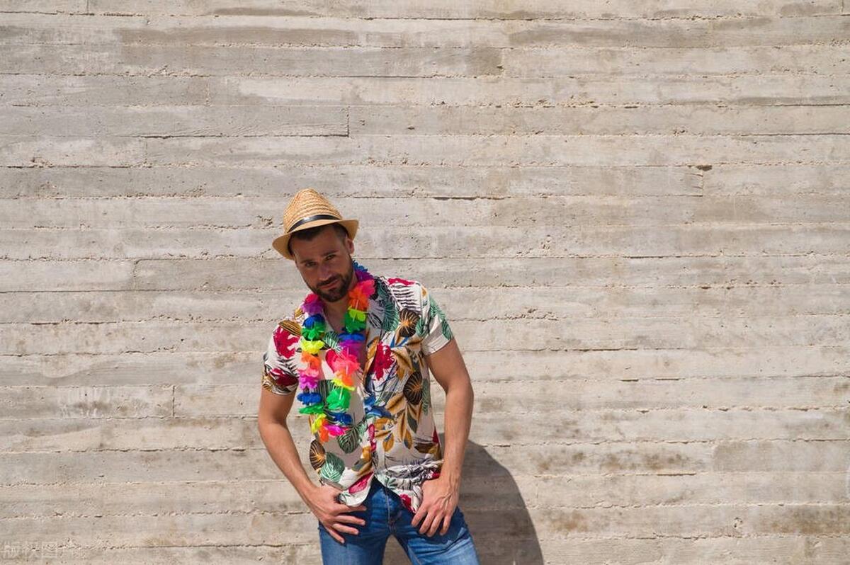Colorful clothes, the new favorite of middle-aged men? - iMedia