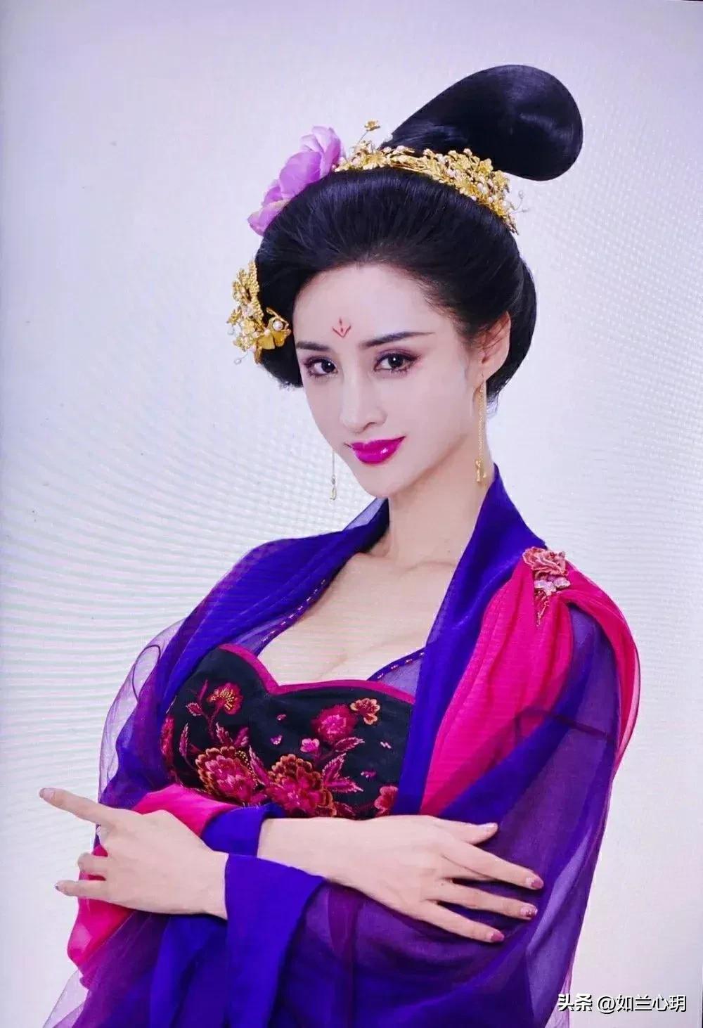 Sexy goddess Wu Chunyi - iNEWS