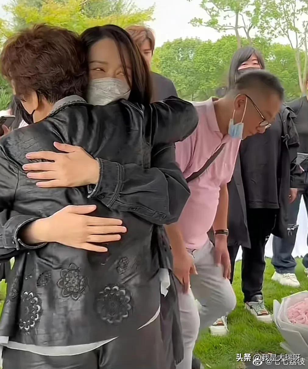 The sixth anniversary of Qiao Renliang's death!Chen Qiaoen brought her ...