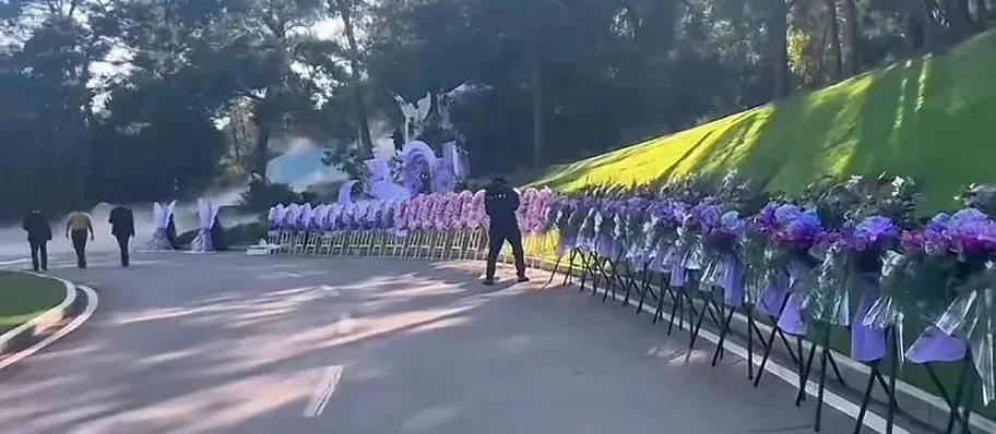 The most incredible scene occurred at Coco Lee's funeral! - iMedia