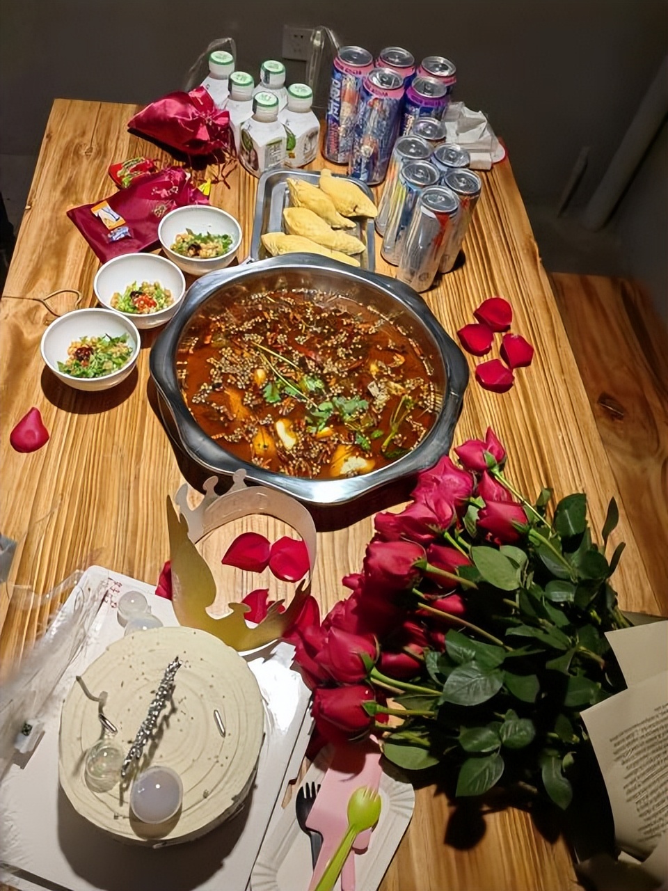 Self-eating bullfrogs? ! This hot pot restaurant is amazing! - iMedia