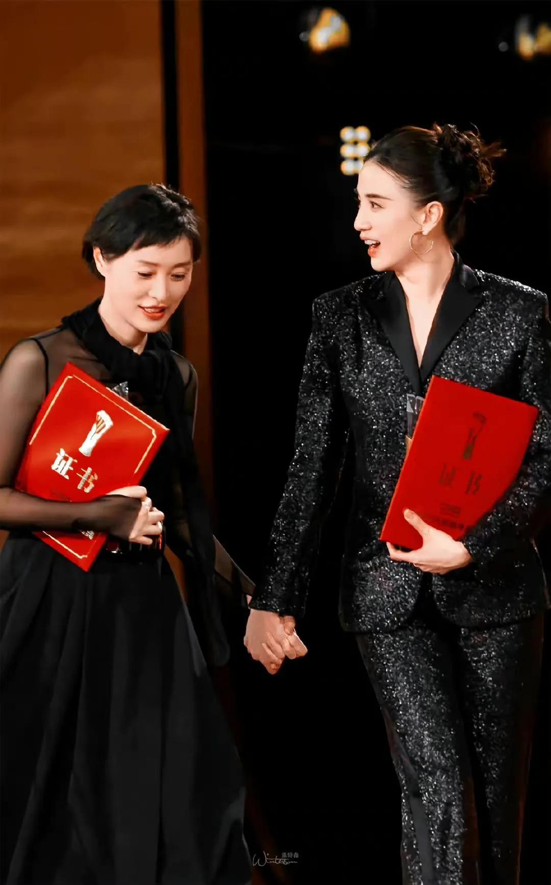 It is rare for Song Jia and Wu Yue to be in the same frame. I did not ...