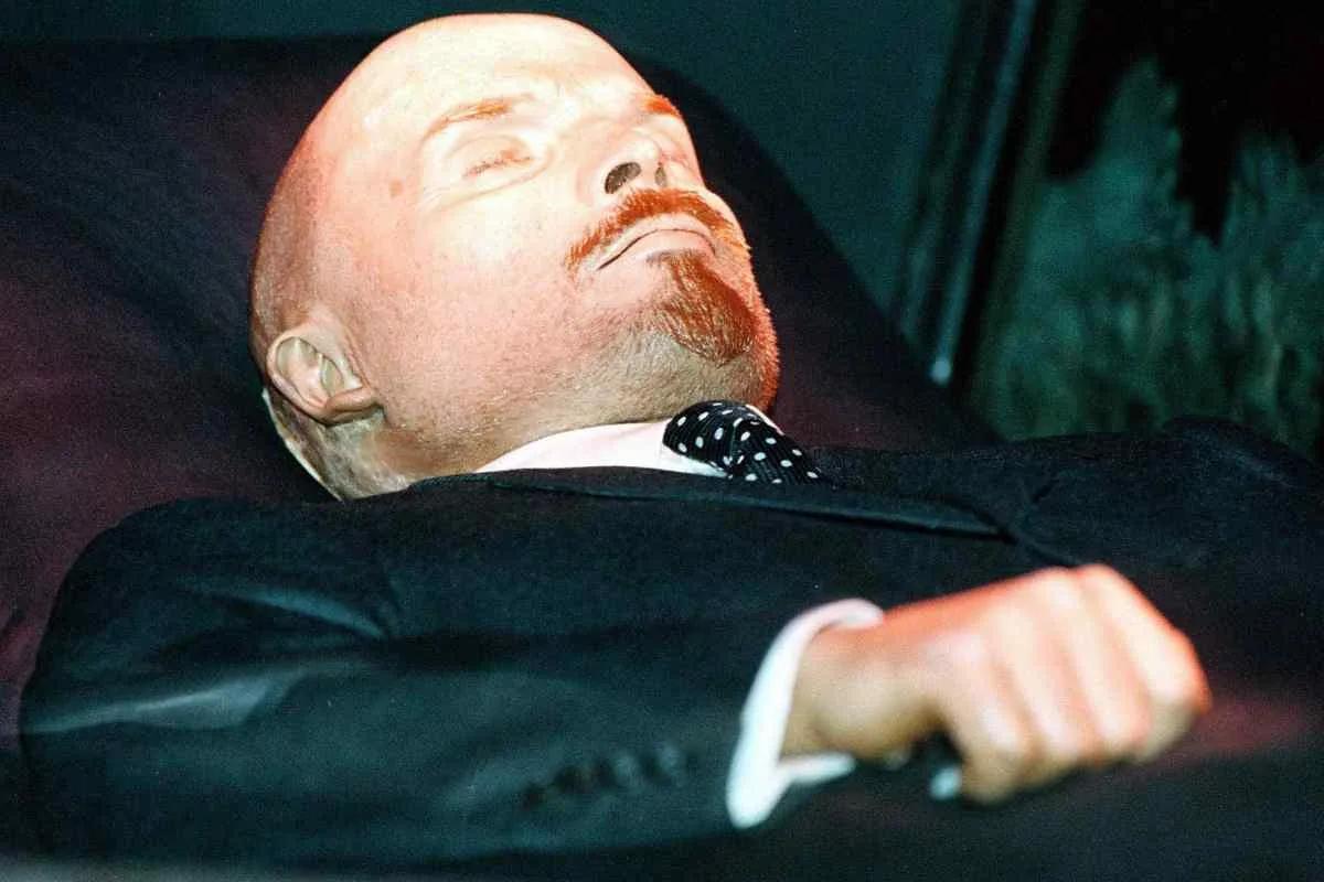 What happened to Lenin's brain after his death - iNEWS
