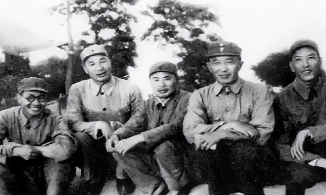 In 1950, when Yang Dezhi passed by Jinan, Xu Shiyou told him: After ...