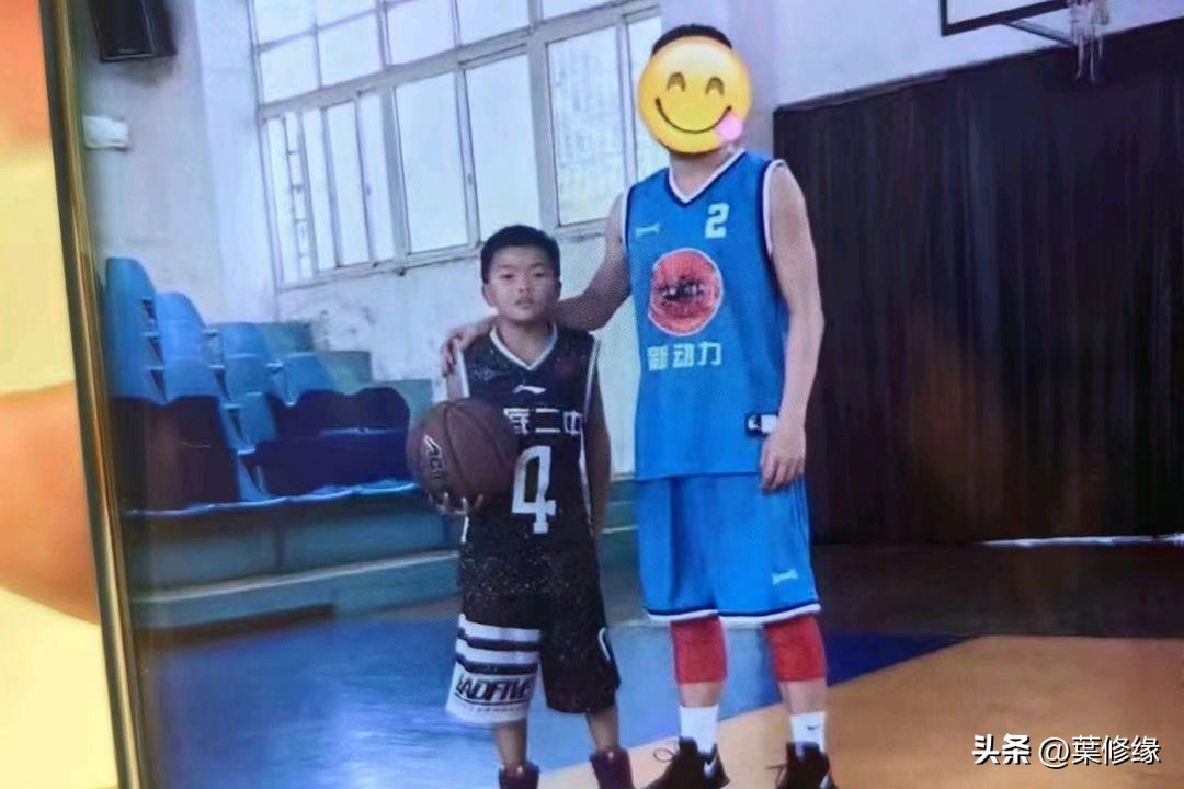 Liu Zhenyu crossed the line smoothly, and the small guard with a height of only 1.75 meters ...