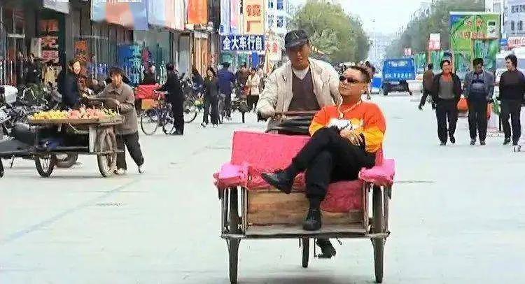 Do you still remember Brother Biao in the drama "Master Ma"?In fact ...