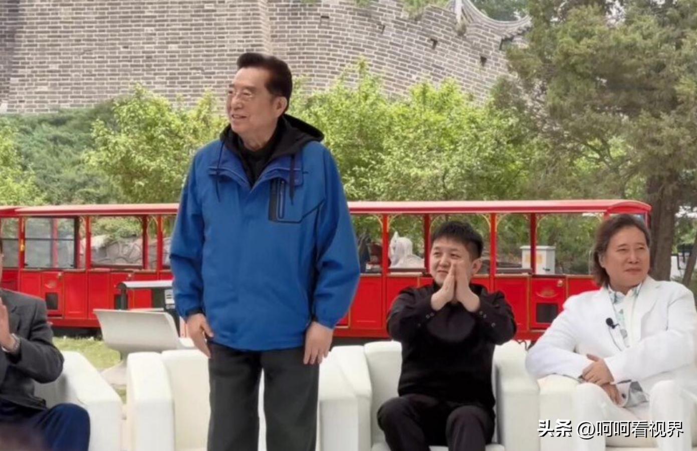 84-year-old Li Shuangjiang attended the event, his body is rickety, and ...