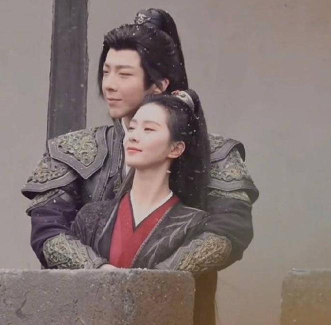 [Yi Nian Guan Shan] Liu Shishi and Liu Yuning's embrace in the snow is ...