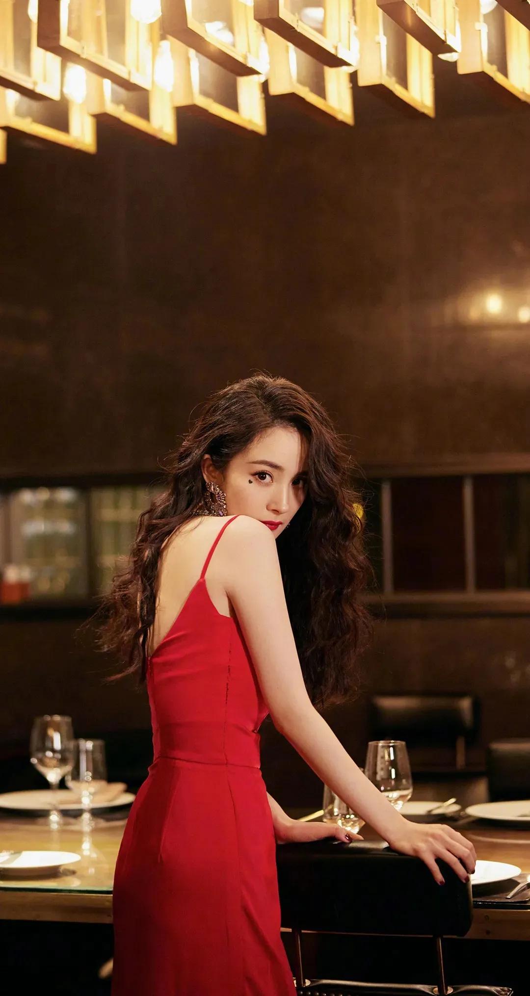 Red is charming, amazingly coquettish, Yang Mi - iNEWS