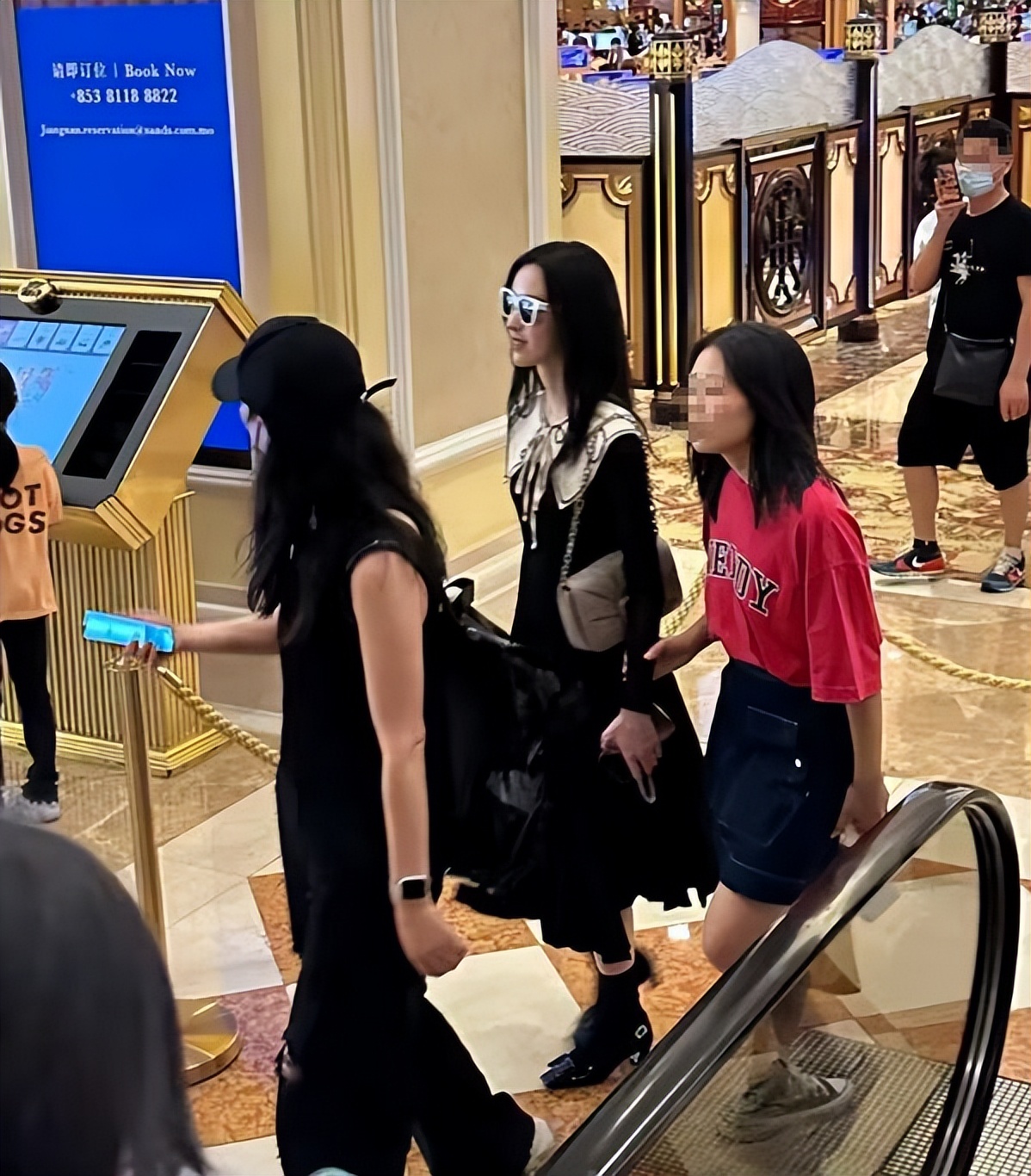 Chen Duling appeared in Macau and was met by chance. His slender body ...