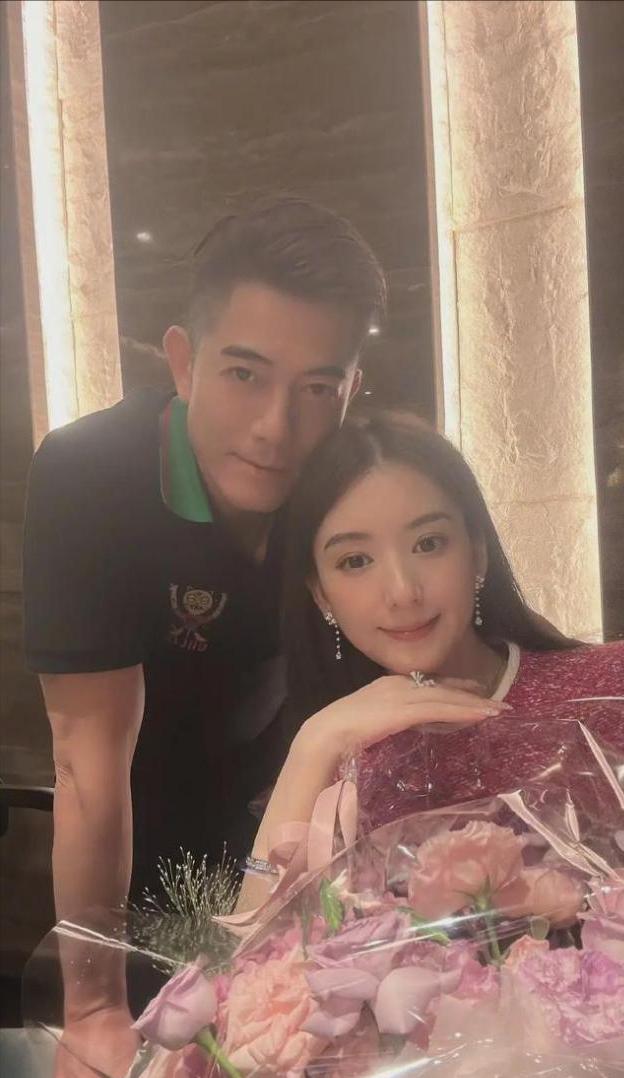 Aaron Kwok took photos to celebrate Fang Yuan's birthday, and the high ...