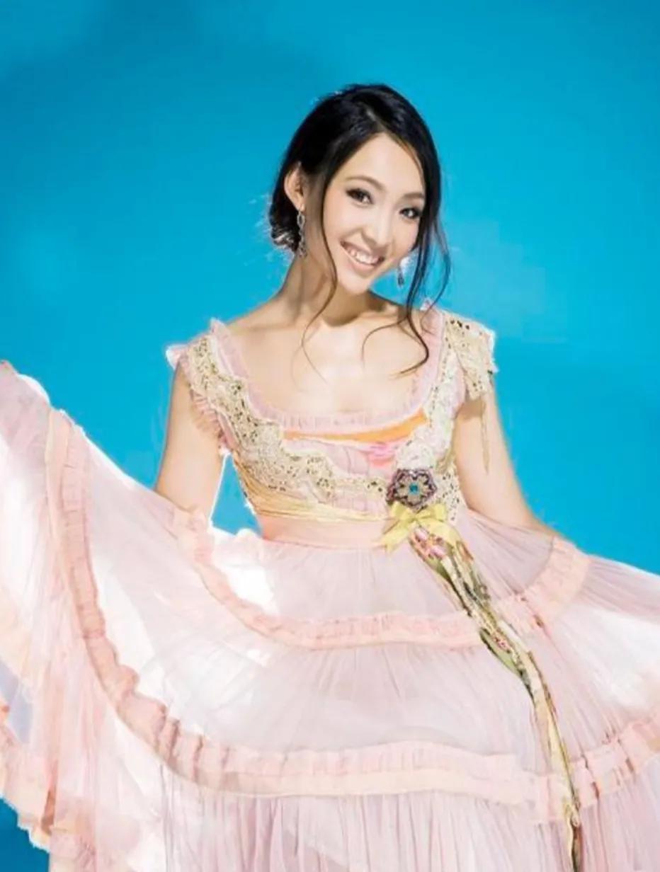 Actor Bai Jing was hacked to death by a wealthy husband with a knife ...