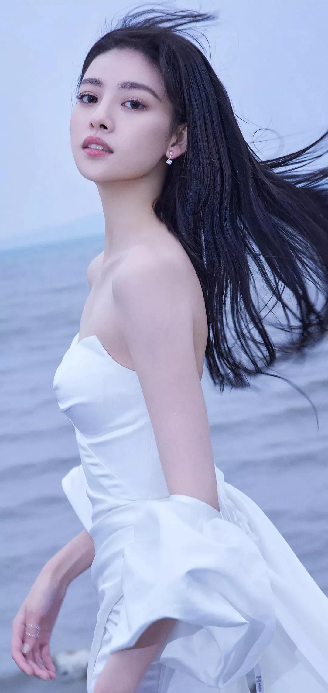 Full screen picture of Zhang Yishang - iNEWS