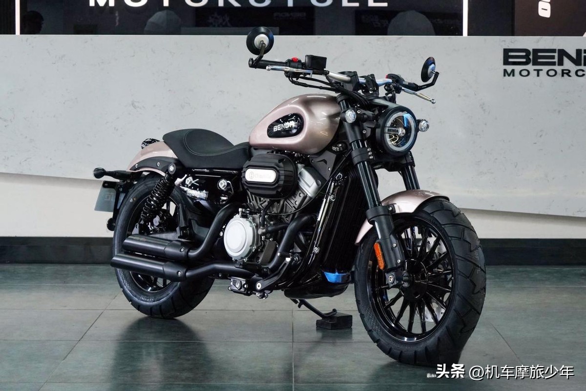 "Domestic Harley" Retro Cruising Benda Chinchilla 300 and QJ Flash 300S ...