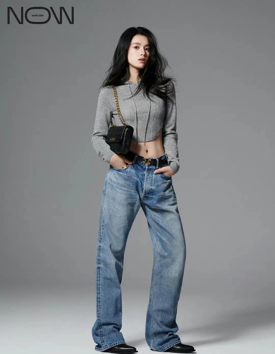 Zhang Jingyi shoots a fashion blockbuster, the simple autumn clothes ...