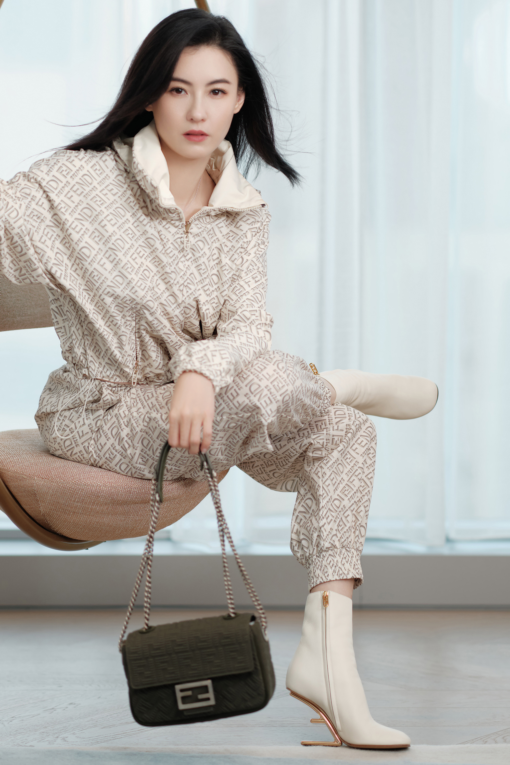 Cecilia Cheung took the three babies to the airport, the eldest son Gao ...