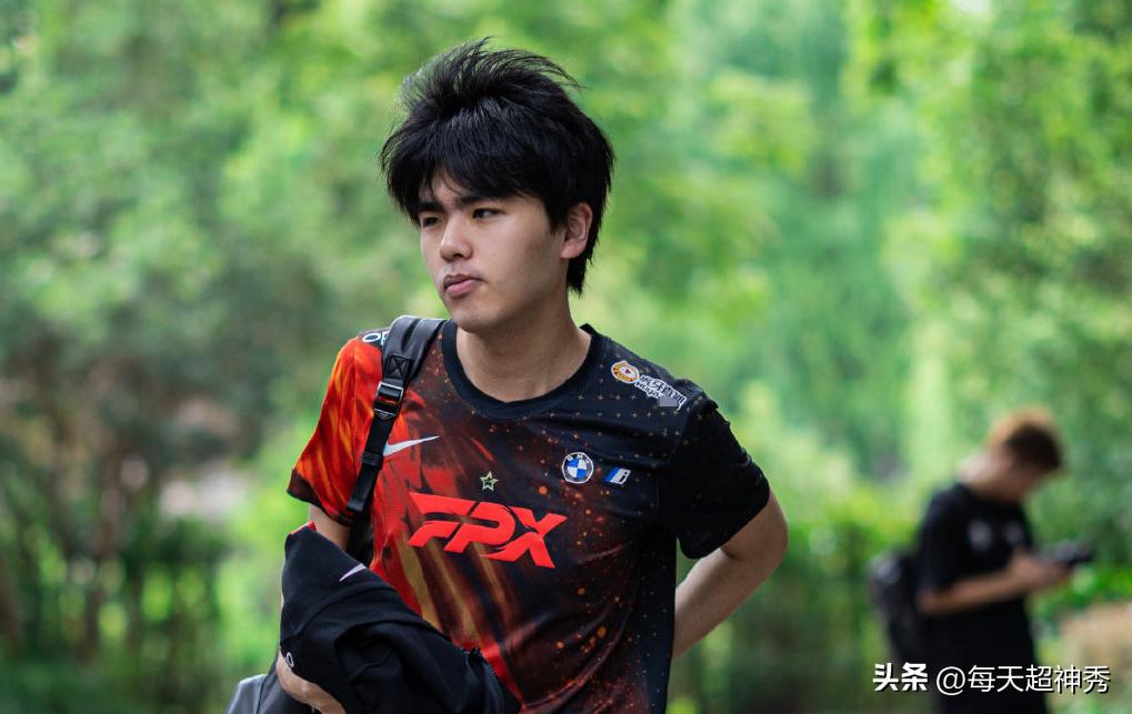 Summit Aoun becomes a breakthrough, EDG doubles FPX, Letme supports Jiejie - iNEWS