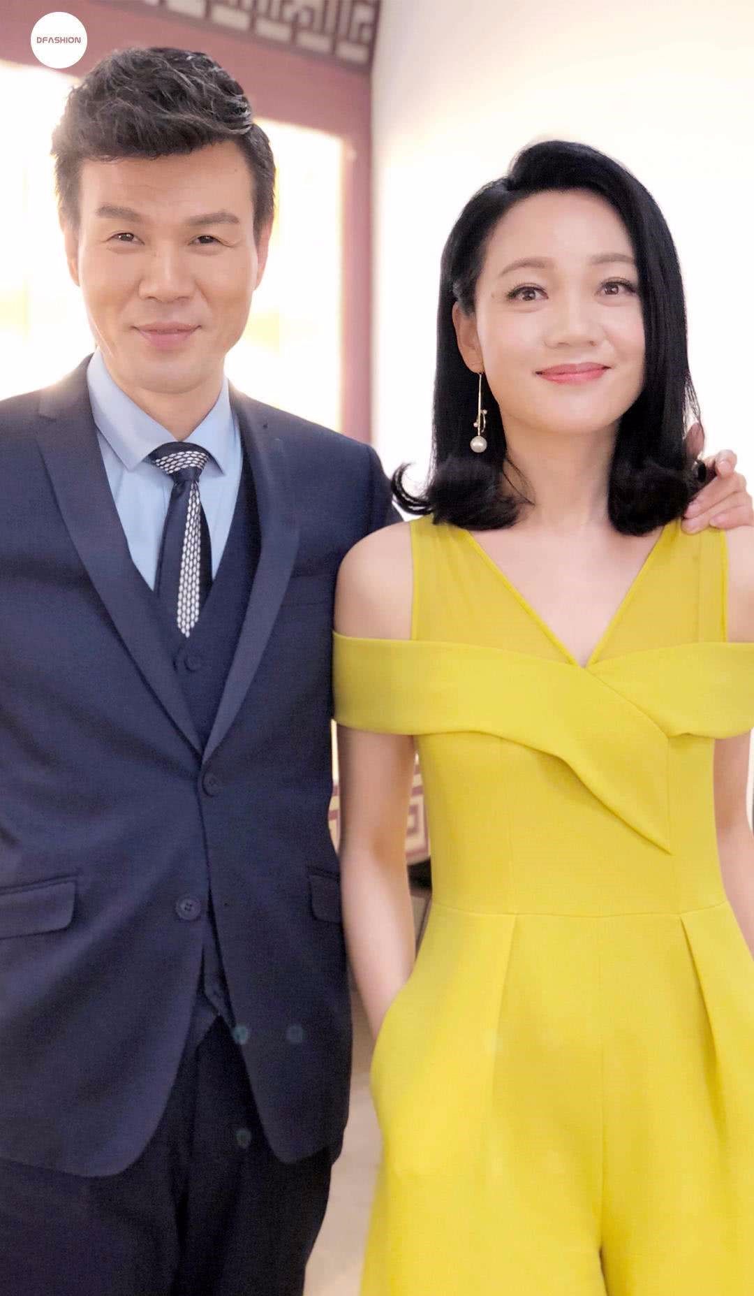 50-year-old Zhou Qun and Zhu Jun's 52-year-old wife: the difference in dressing styles reveals ...