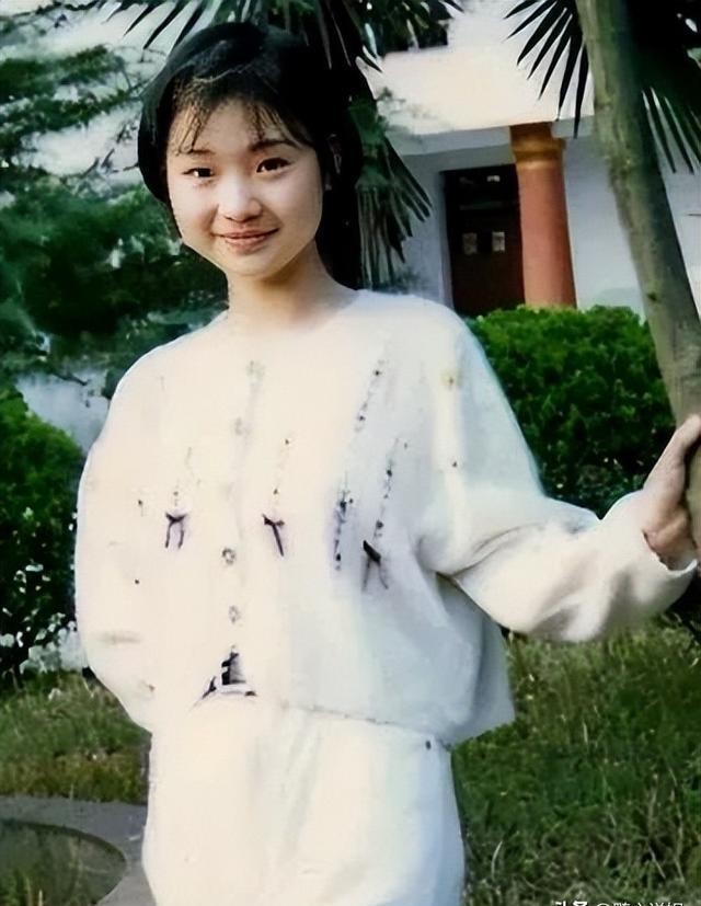 Stars' old photos, Daolang looks righteous, Liu Yan has long legs, and ...