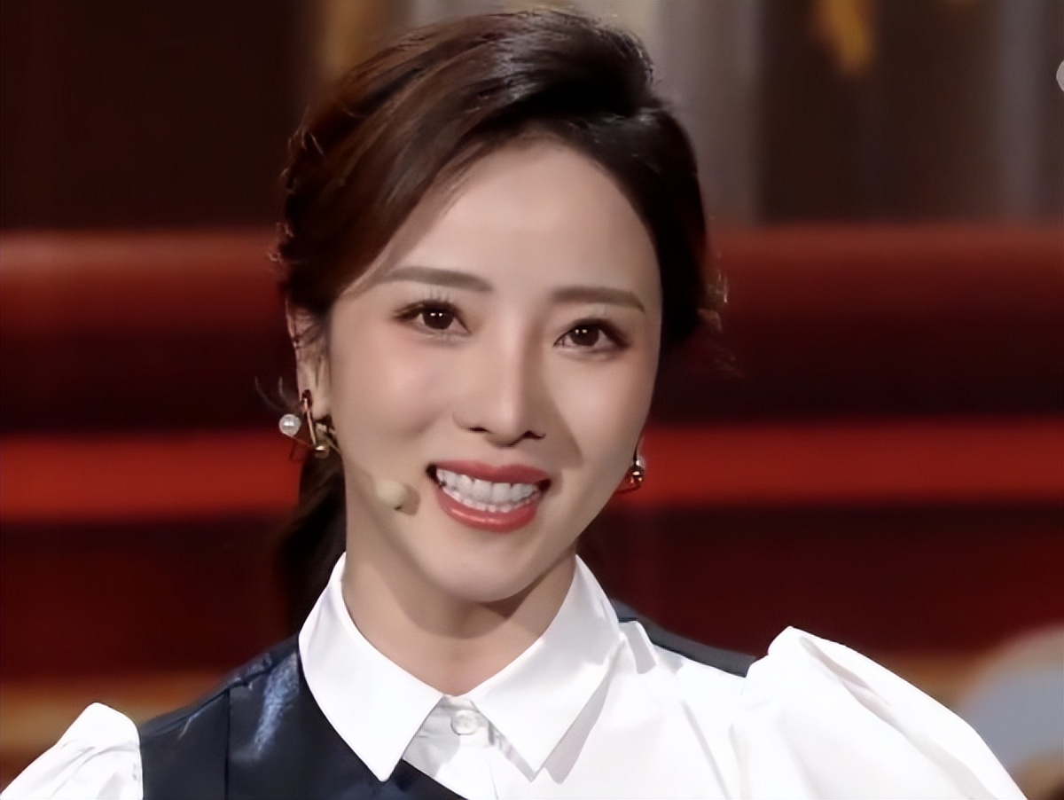 CCTV variety show hostess adjusts, Zhang Lei has a new trend, Long Yang ...