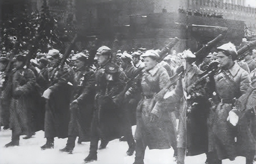 Faced with the siege of 1.8 million German troops, how did Stalin ...