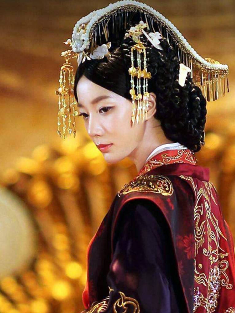 What is the relationship between the Queen Mother Dou of the Western ...