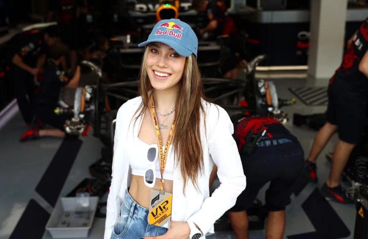 Gu Ailing's swimsuit photos are amazing!Show your abs in a bikini and ...