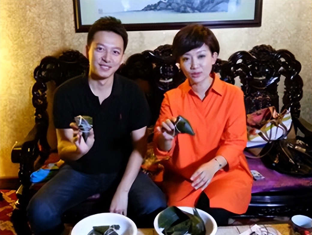 Famous CCTV anchor Hu Yuexin: debuted as a king bomb, and now marriage ...