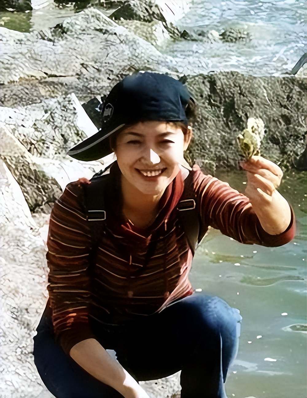 CCTV anchor Zheng Li: From a teacher to a host, her husband is an outsider, low-key and down-to ...