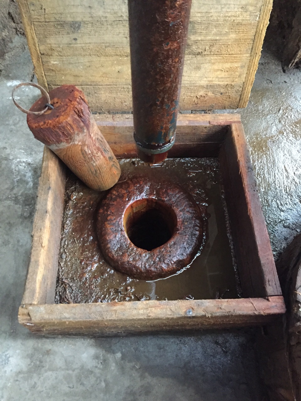 The salt well with a bowl mouth is as deep as a thousand meters. How is ...
