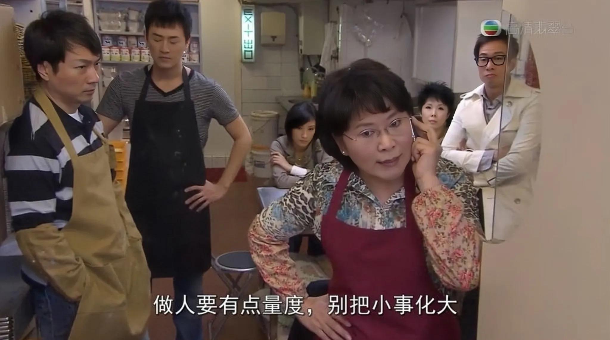 At the age of 70, still wearing stockings, Li Siqi perfectly interprets ...