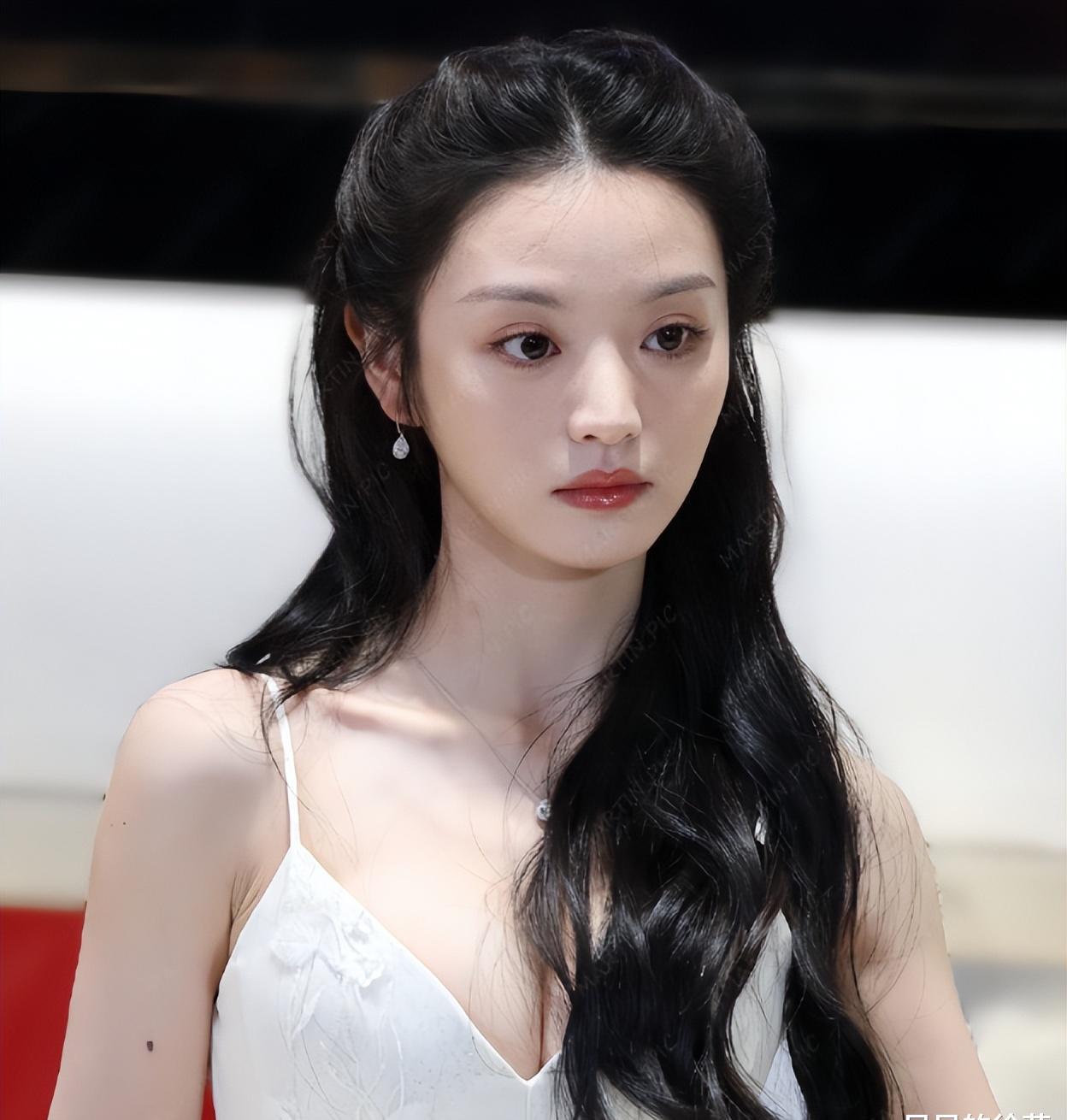 Tian Xiwei: The charming domineering lady with bangs stunned everyone! - iMedia