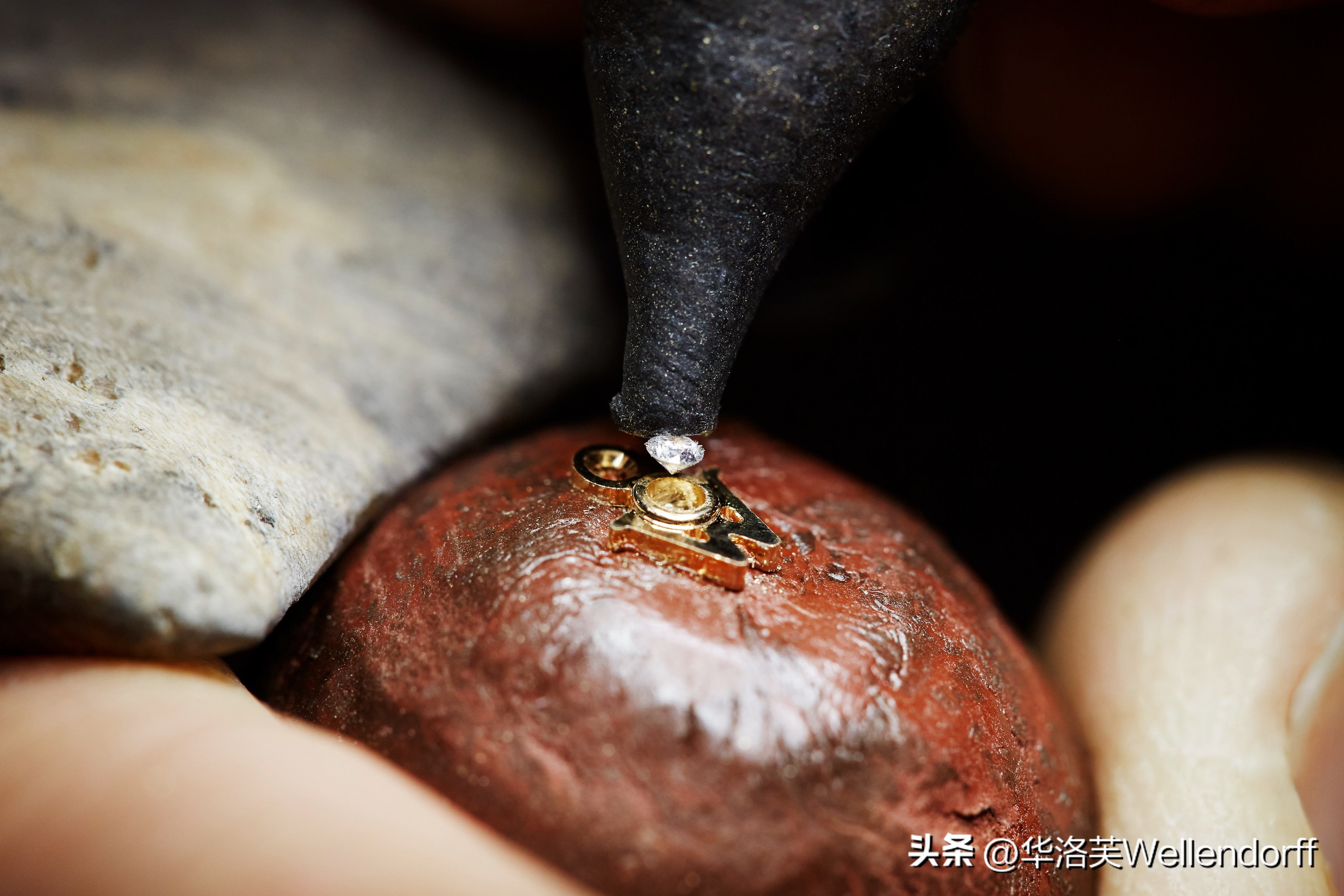 Three generations of gold wire weaving craftsmanship - iNEWS