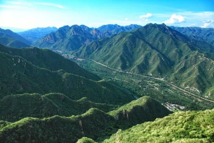Autumn tour of the scenery of Yanshan Mountain, Badaling Great Wall - iNEWS
