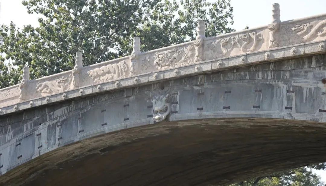 The largest stone bridge in the universe, carrying the sun and the moon ...