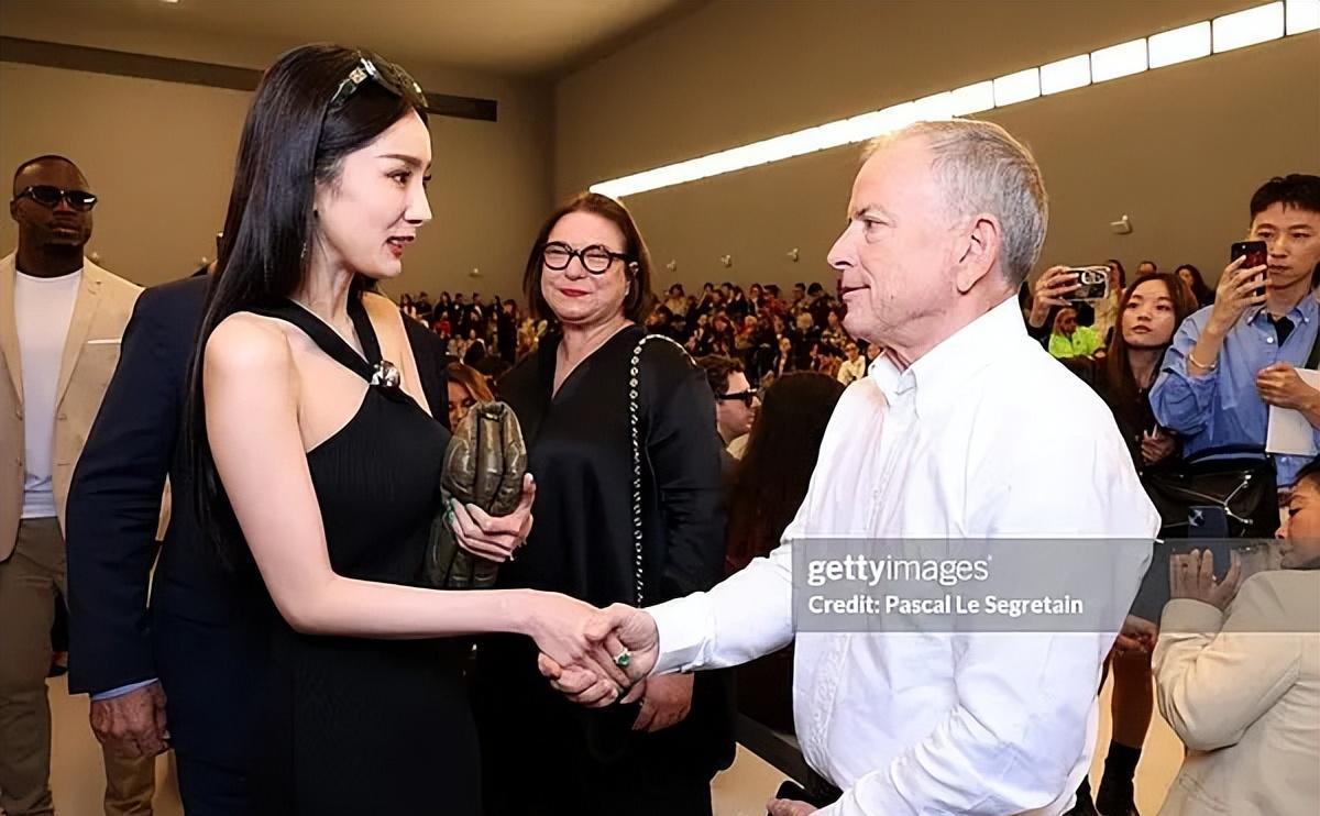 The foreign media created a picture that turned into a "demon mirror ...