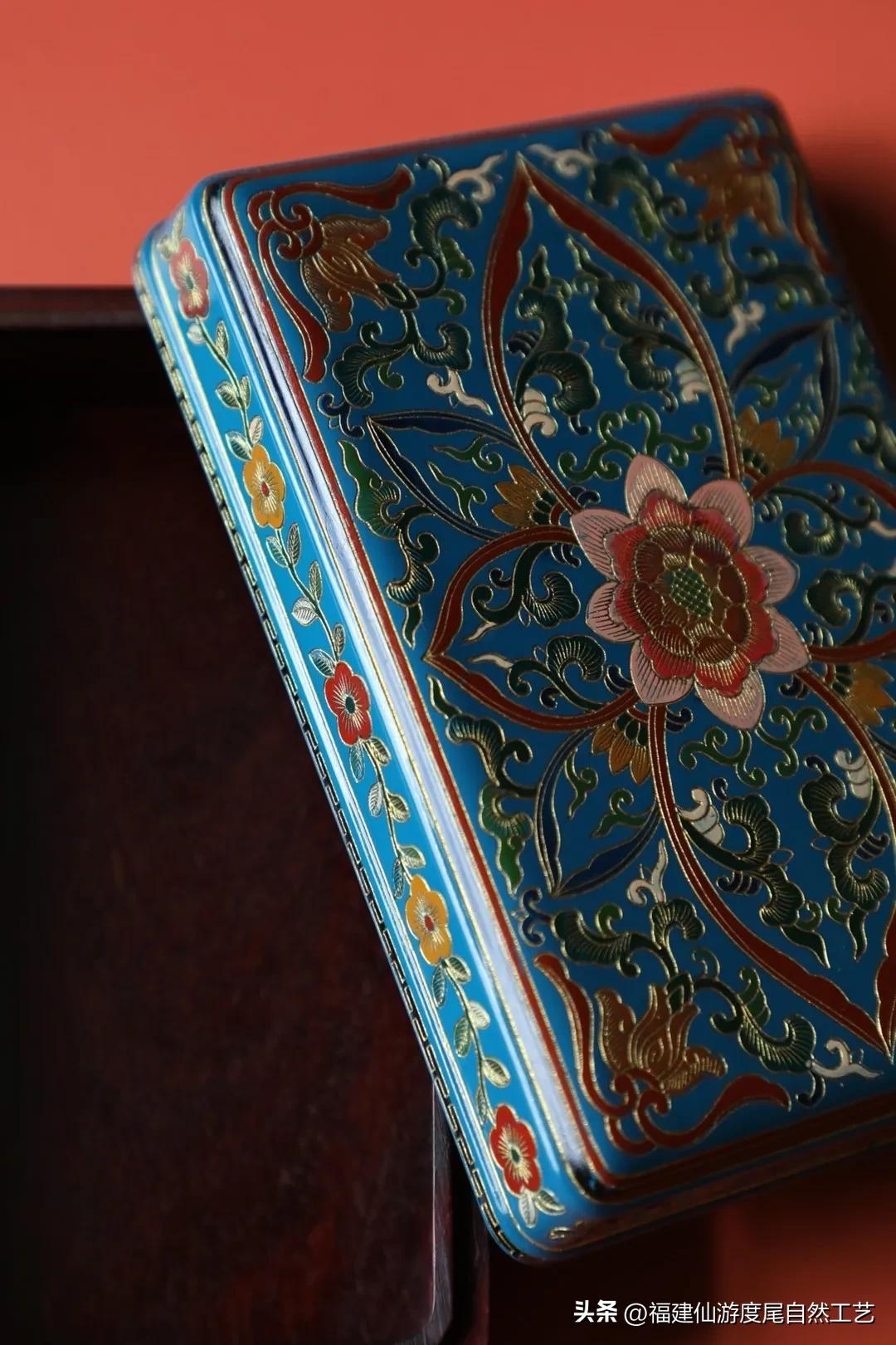 Small-leaf red sandalwood old material flower cluster lacquer carved ...