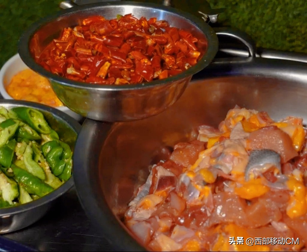 Chengjiang Food No. 3: Spicy firewood chicken, the smell of fireworks ...