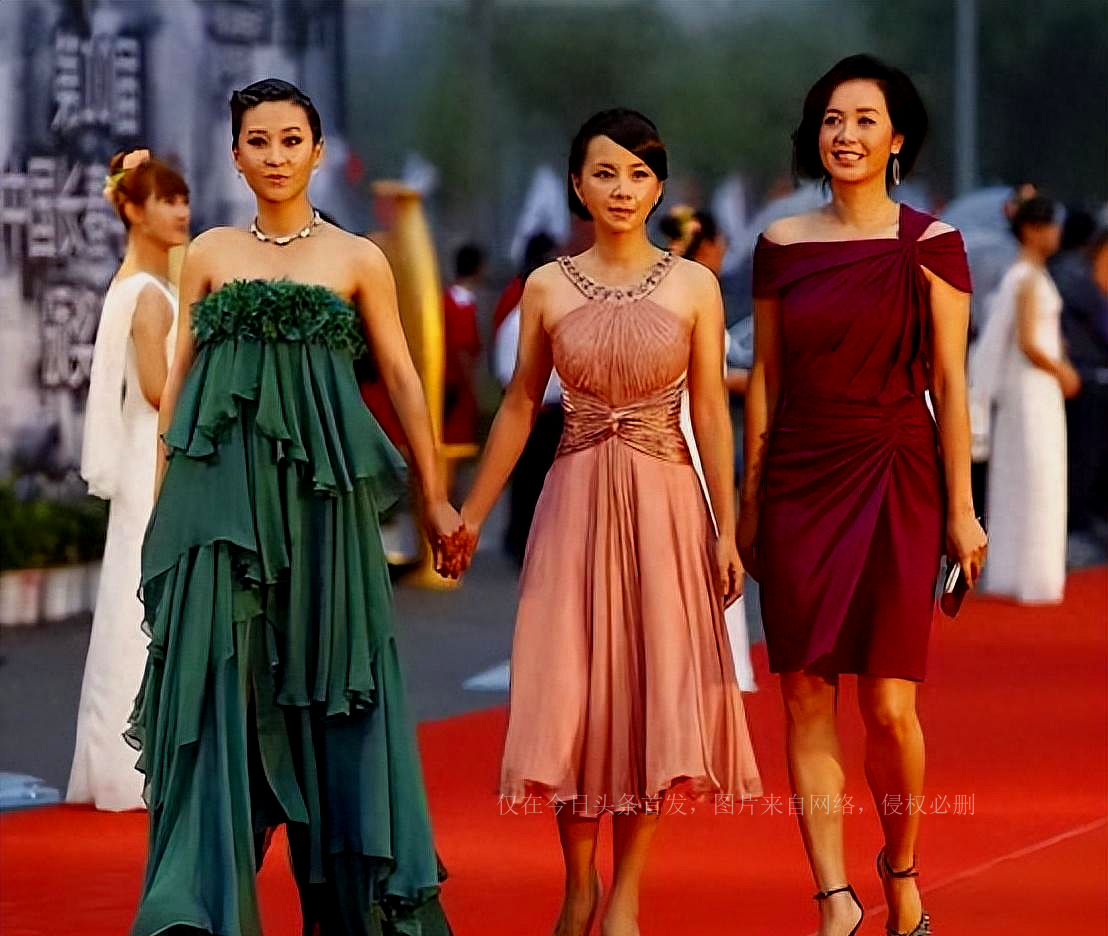 What's Jiang Wenli's condition? Wearing the red carpet with He Lin ...