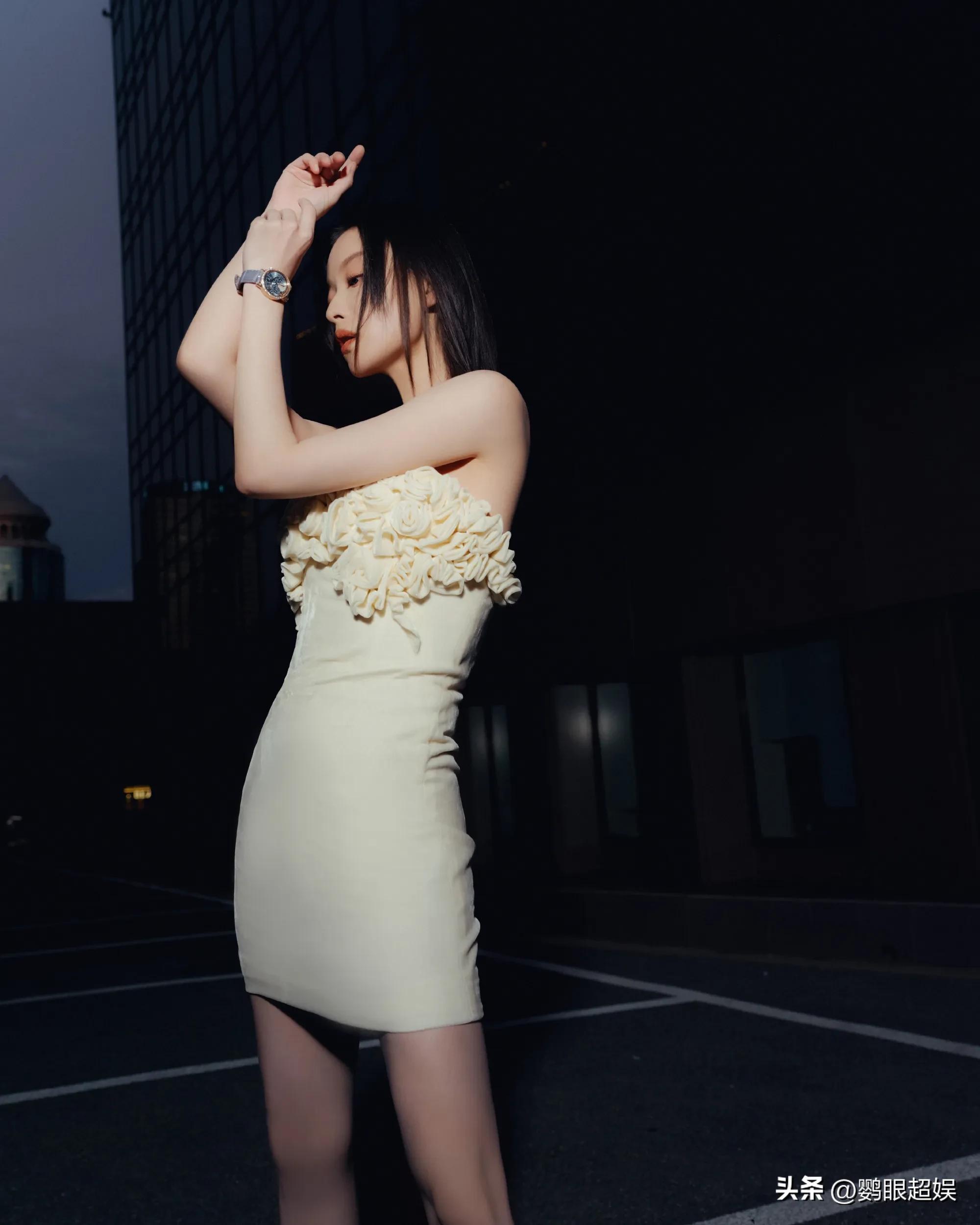 Ni Ni's white rose tube top skirt photo, pure white roses bloom in ...