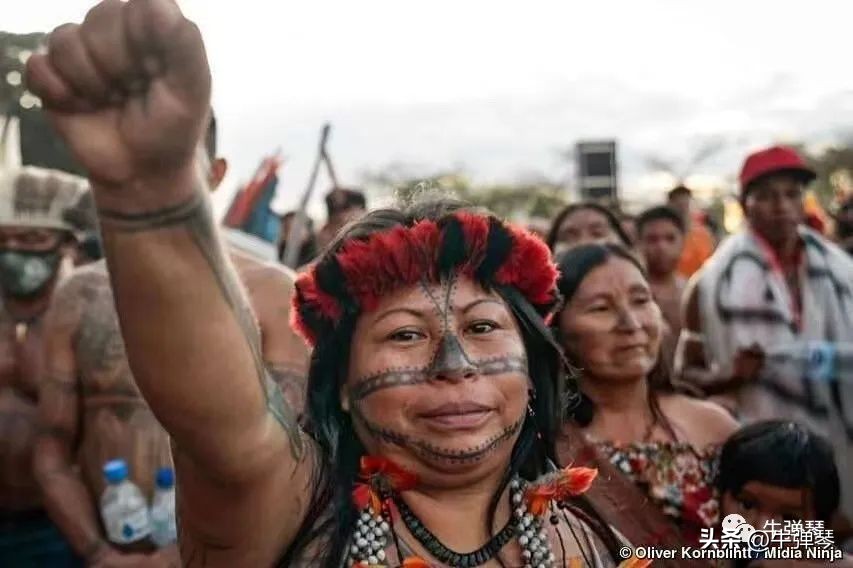 A group of resentful big countries next to them are looking at the ...