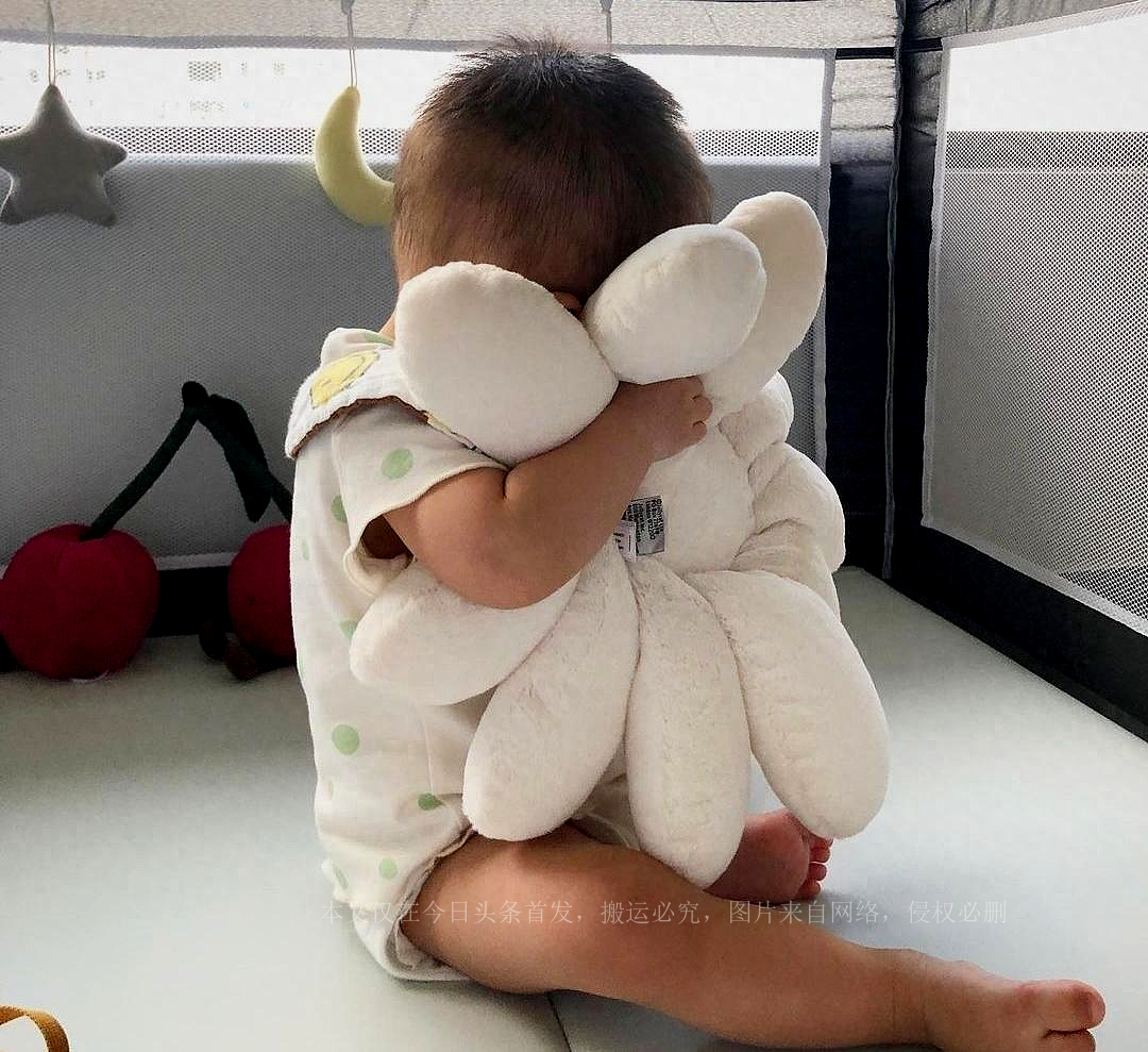 Yang Youning posted a photo of her daughter sleeping, teasing her for ...