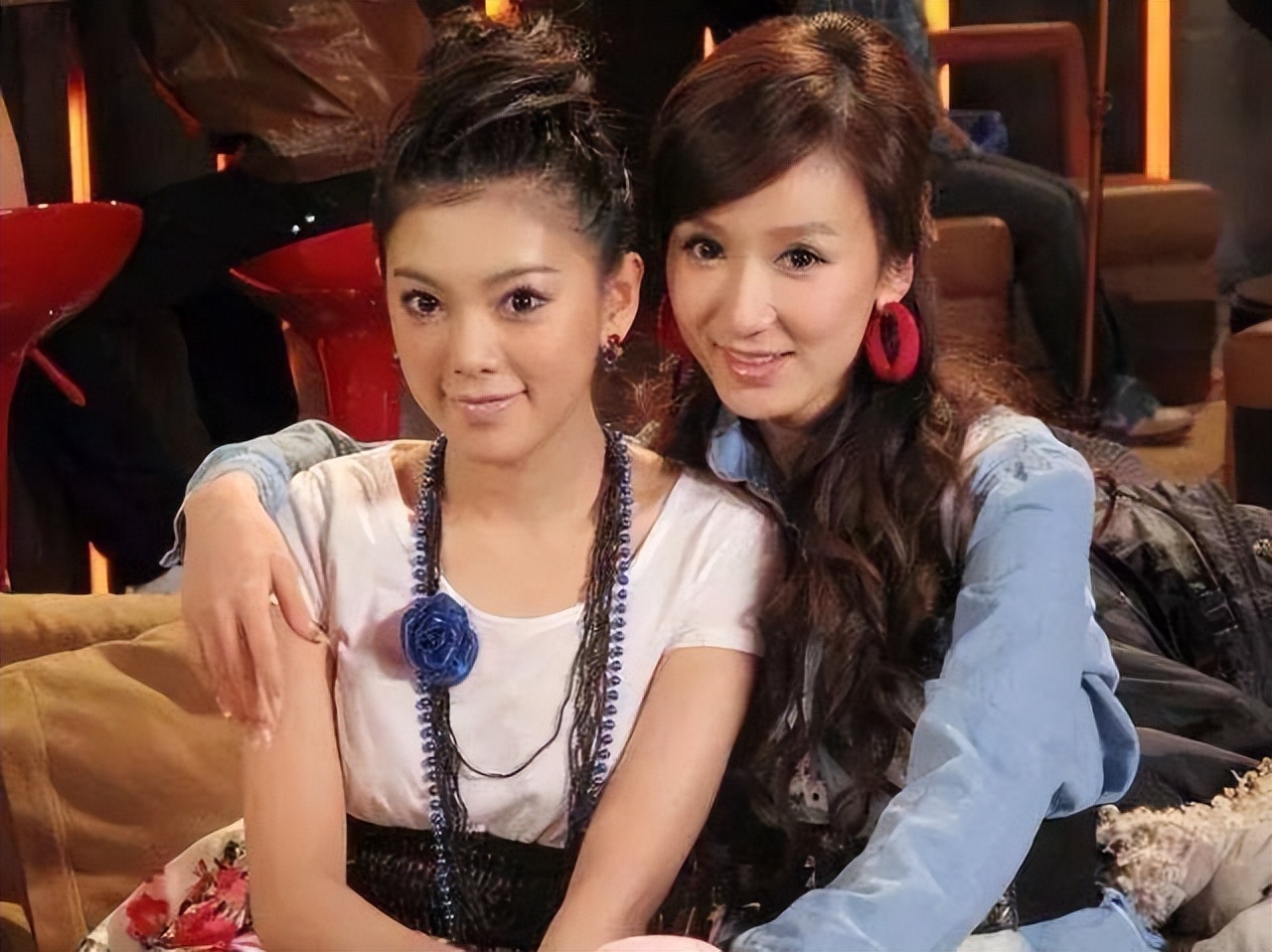 Zhao Wenqi, acting as a beauty among a bunch of beauties - iNEWS