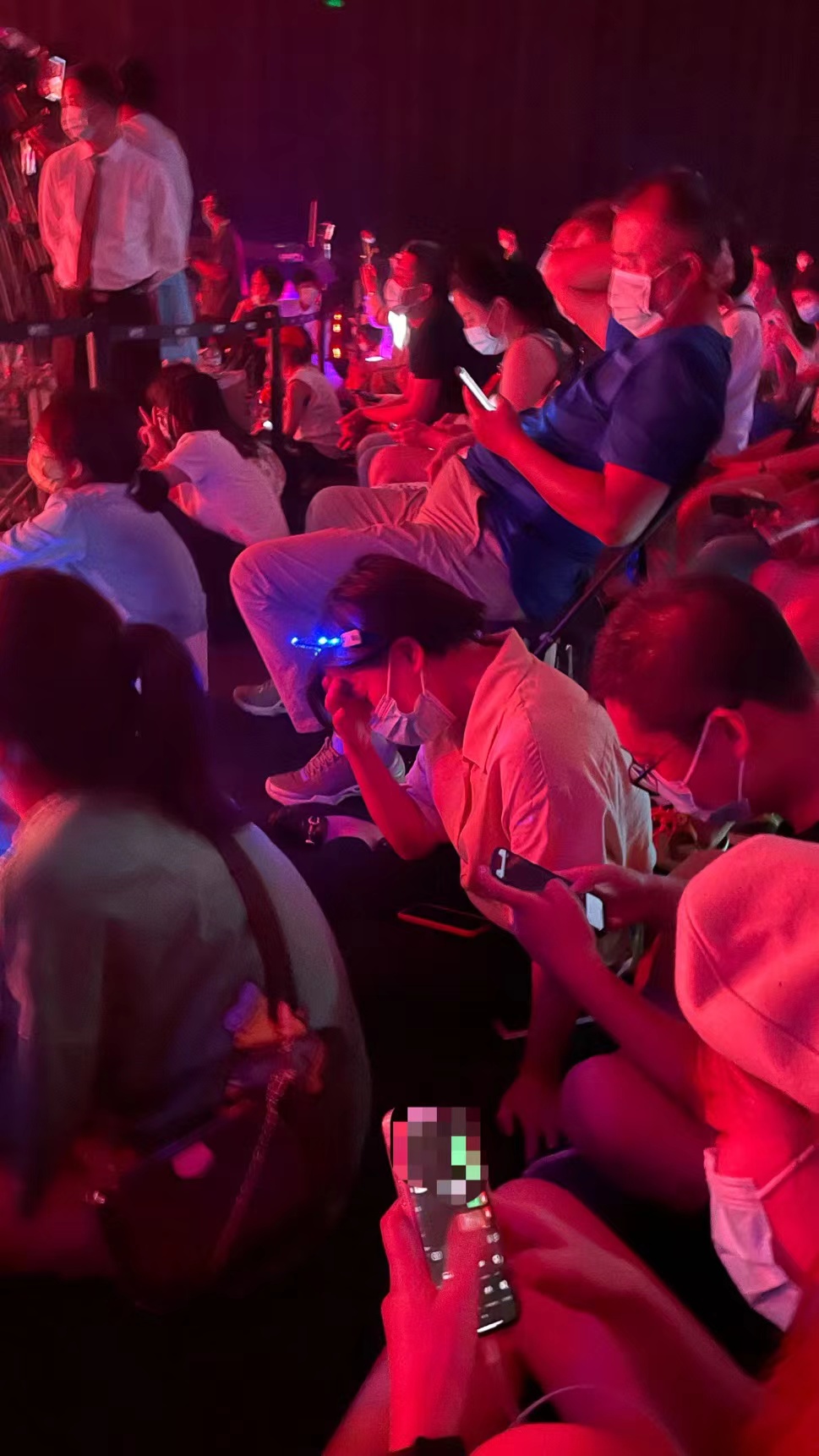 "You want a good rock concert", Zhang Qi burns the audience - iNEWS