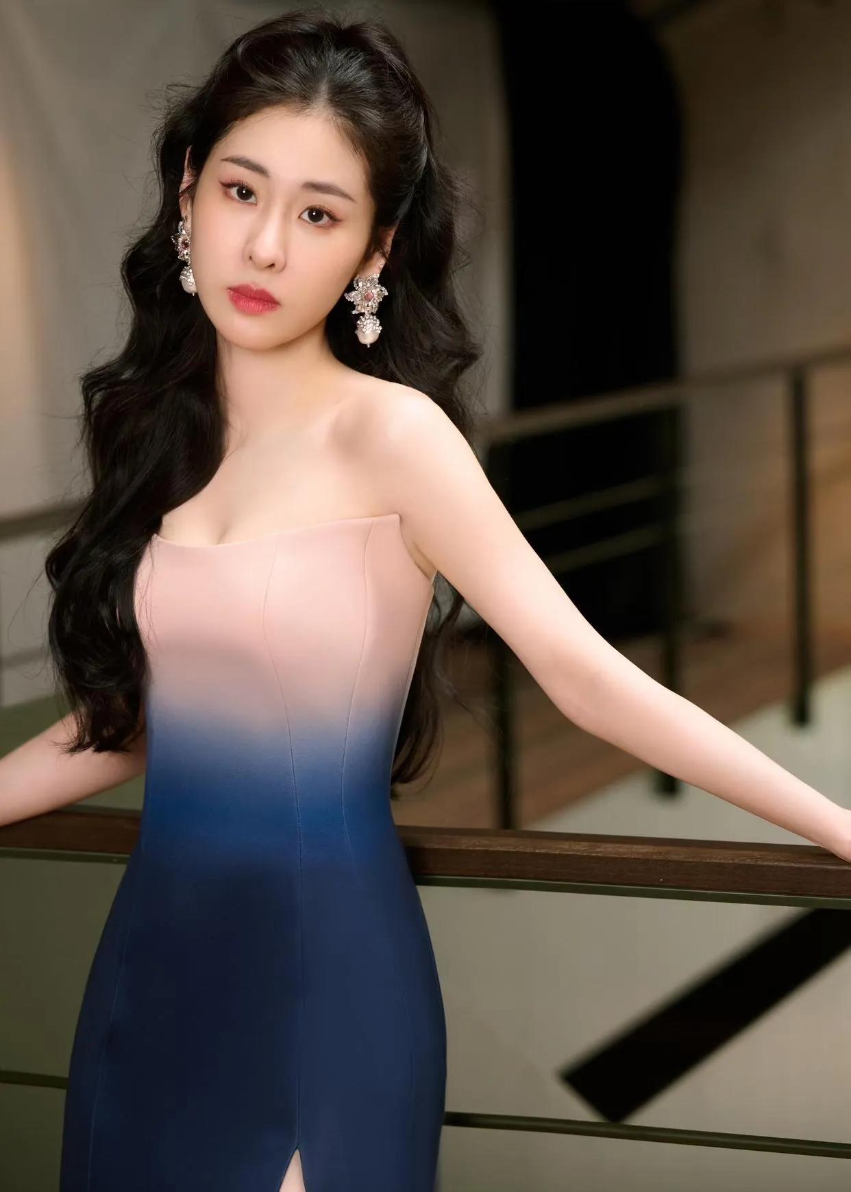 The exquisite and charming Zhang Bichen - iNEWS