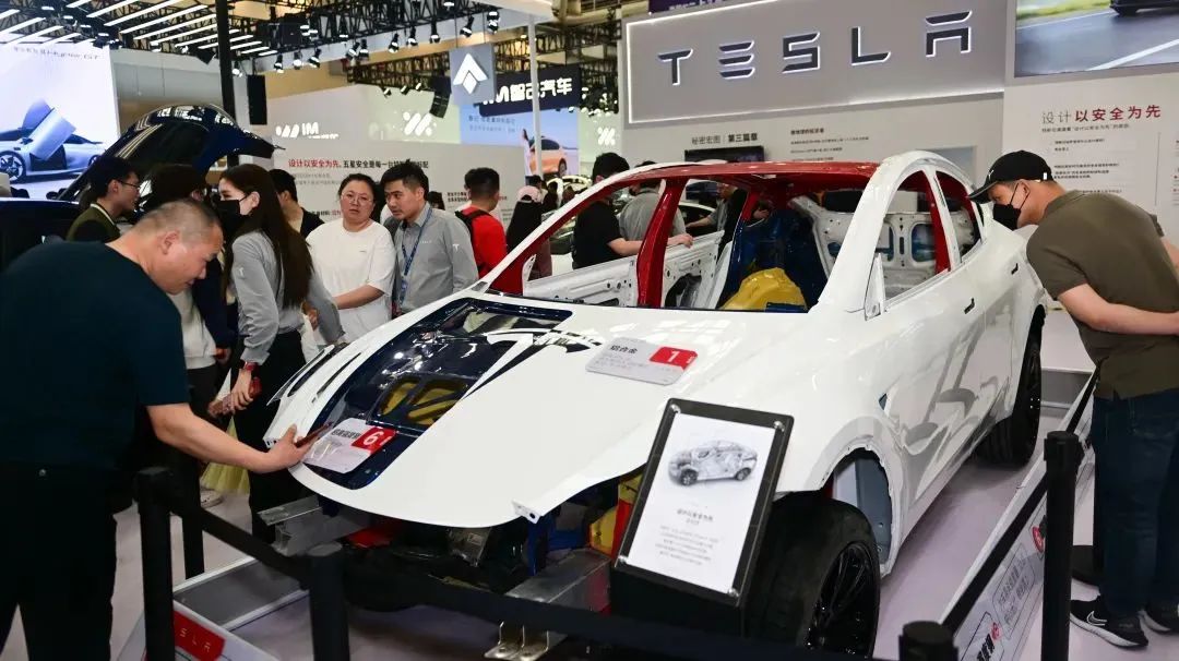 Everyone else cut prices, but Tesla raised prices... - iNEWS