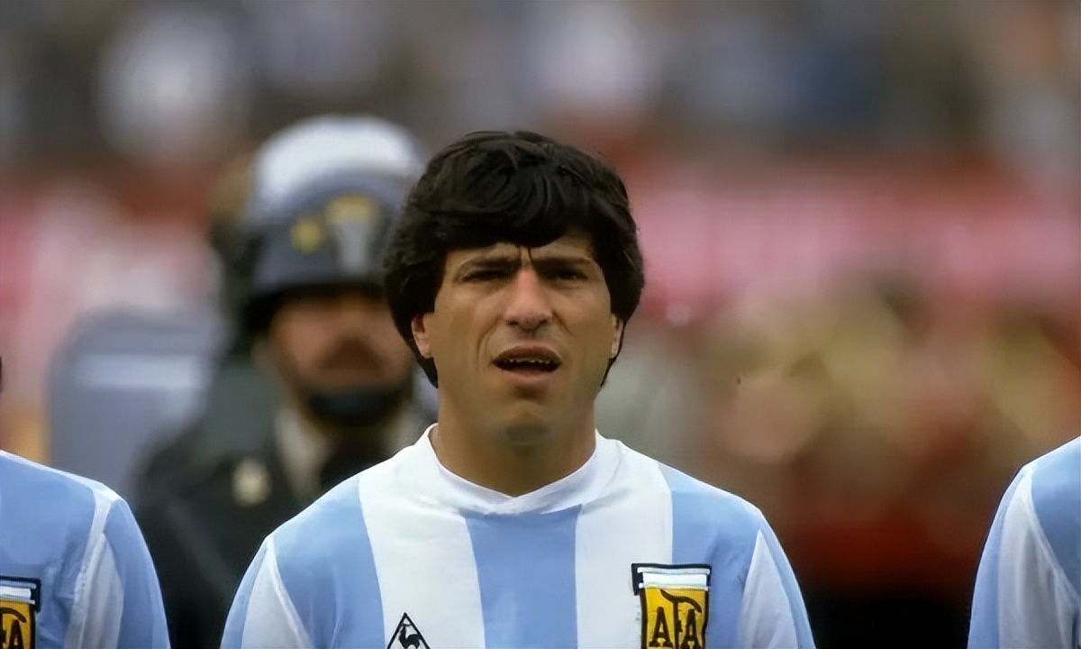 Inventory of football's well-known short centre-backs - iNEWS