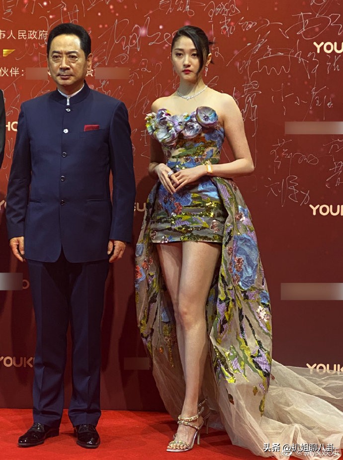 The Feitian Award is brilliant: Empress Sun Li has a strong aura, Tong ...