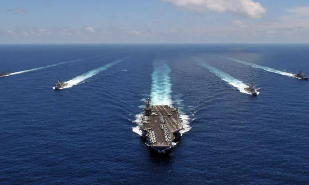 The US aircraft carrier is on fire!Six sailors were injured, and the ...